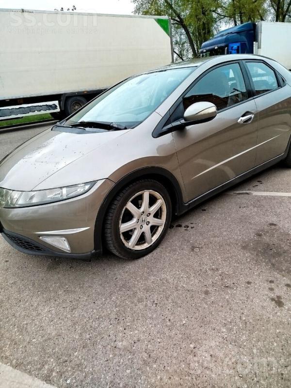 Honda Civic 2008 Daugavpils, ar dzinēja tilpumu 2.20 L un nobraukumu 300 tūkst. km par 2750 €, foto 5 vietnē AUTOMOTO.COM.LV