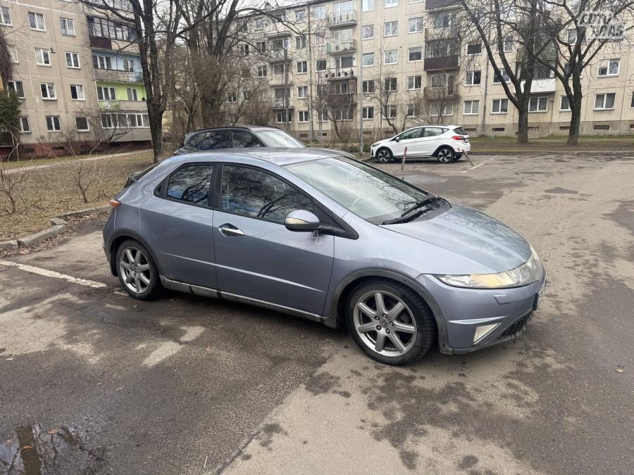 Honda Civic 2008 in Vilnius, with an engine capacity of 2.20 L and mileage of 342 thousand km for 1200 €, photo 4 on AUTOMOTO.COM.LV