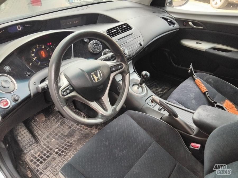 Honda Civic 2008 Kauņa, ar dzinēja tilpumu 1.80 L un nobraukumu 252 tūkst. km par 950 €, foto 5 vietnē AUTOMOTO.COM.LV
