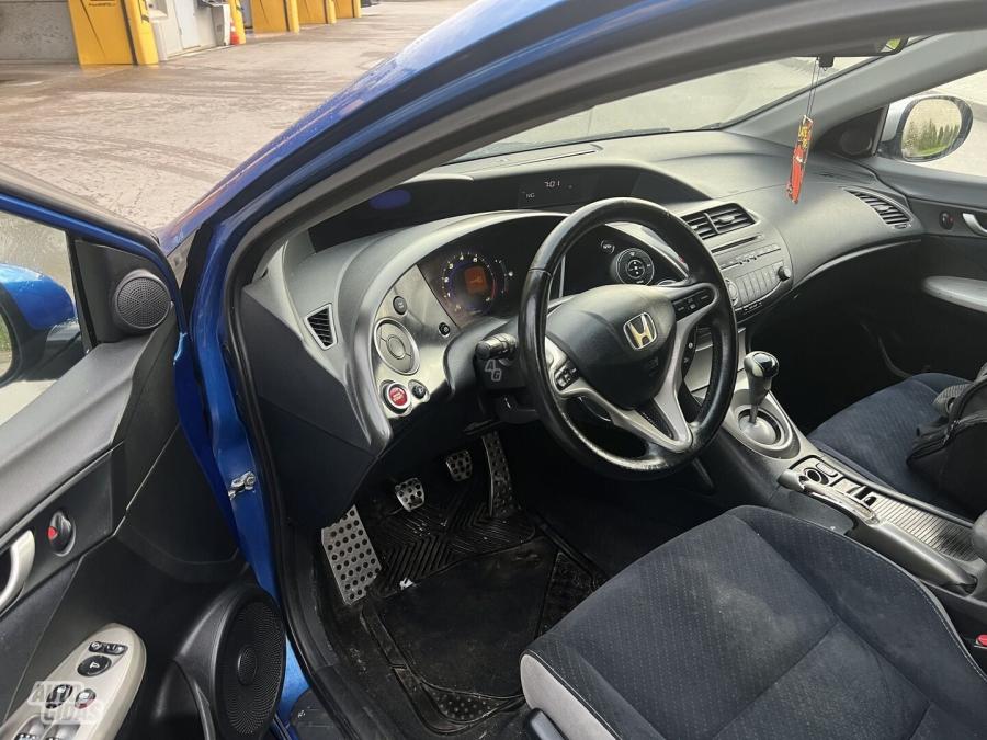 Honda Civic 2008 in Kaunas, with an engine capacity of 1.80 L and mileage of 230 thousand km for 1299 €, photo 7 on AUTOMOTO.COM.LV