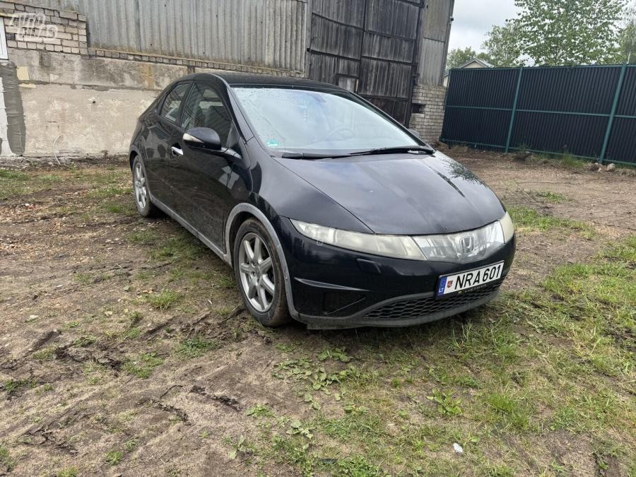 Honda Civic 2008 in Vilnius, with an engine capacity of 2.20 L and mileage of 331 thousand km for 1350 €, photo 3 on AUTOMOTO.COM.LV