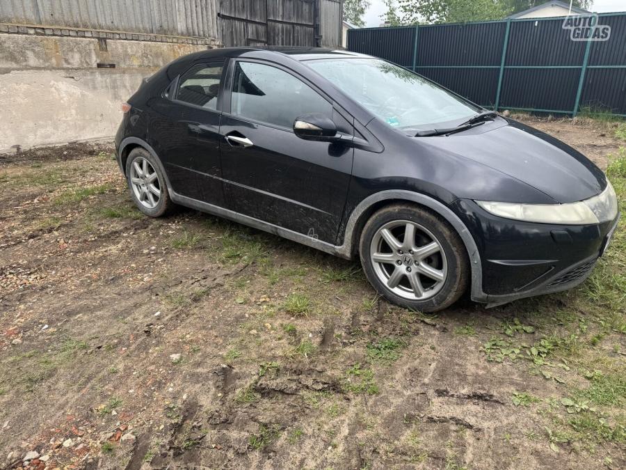 Honda Civic 2008 in Vilnius, with an engine capacity of 2.20 L and mileage of 331 thousand km for 1350 €, photo 4 on AUTOMOTO.COM.LV