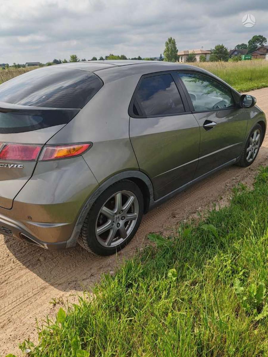 Honda Civic 2008 Viļņa, ar dzinēja tilpumu 2.20 L un nobraukumu 235 tūkst. km par 1700 €, foto 5 vietnē AUTOMOTO.COM.LV