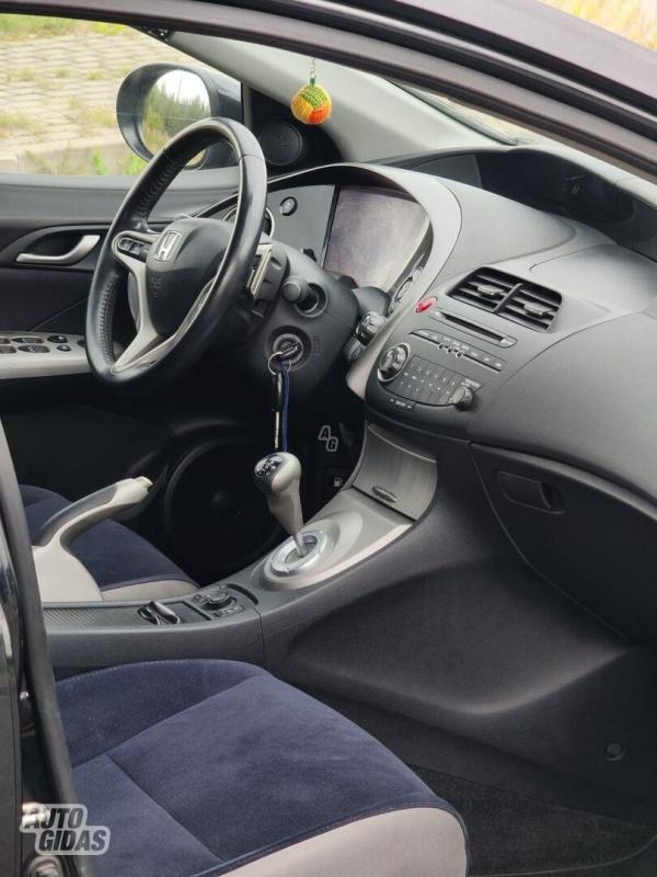 Honda Civic 2008 in Vilnius, with an engine capacity of 1.80 L and mileage of 264 thousand km for 2900 €, photo 7 on AUTOMOTO.COM.LV