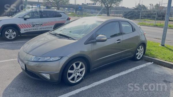 Honda Civic 2008 Rīga, ar dzinēja tilpumu 1.60 L un nobraukumu 287 tūkst. km par 1800 €, foto 4 vietnē AUTOMOTO.COM.LV