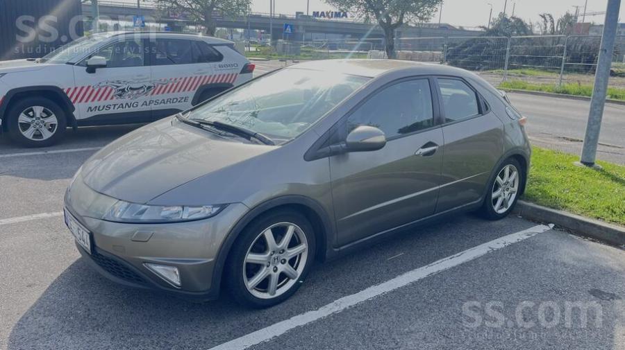 Honda Civic 2008 Rīga, ar dzinēja tilpumu 1.60 L un nobraukumu 287 tūkst. km par 1800 €, foto 4 vietnē AUTOMOTO.COM.LV