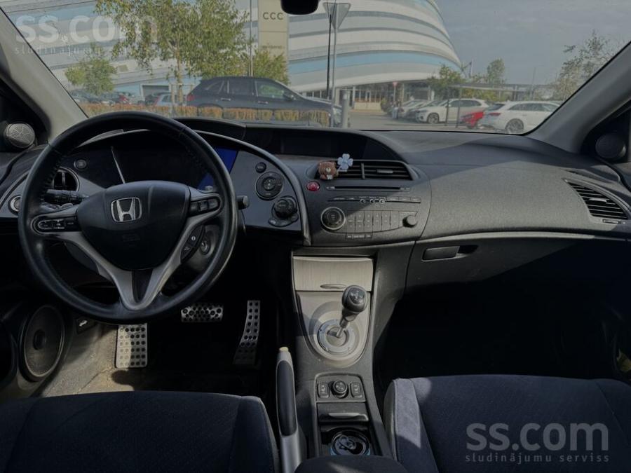 Honda Civic 2008 Rīga, ar dzinēja tilpumu 1.60 L un nobraukumu 287 tūkst. km par 1800 €, foto 6 vietnē AUTOMOTO.COM.LV
