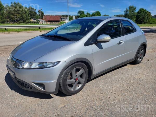 Honda Civic 2009 Rīga, ar dzinēja tilpumu 1.80 L un nobraukumu 274 tūkst. km par 3250 €, foto 1 vietnē AUTOMOTO.COM.LV