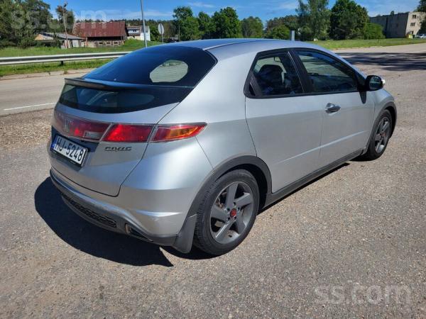 Honda Civic 2009 Rīga, ar dzinēja tilpumu 1.80 L un nobraukumu 274 tūkst. km par 3250 €, foto 6 vietnē AUTOMOTO.COM.LV