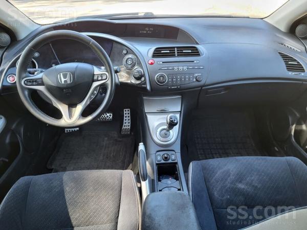 Honda Civic 2009 Rīga, ar dzinēja tilpumu 1.80 L un nobraukumu 274 tūkst. km par 3250 €, foto 8 vietnē AUTOMOTO.COM.LV