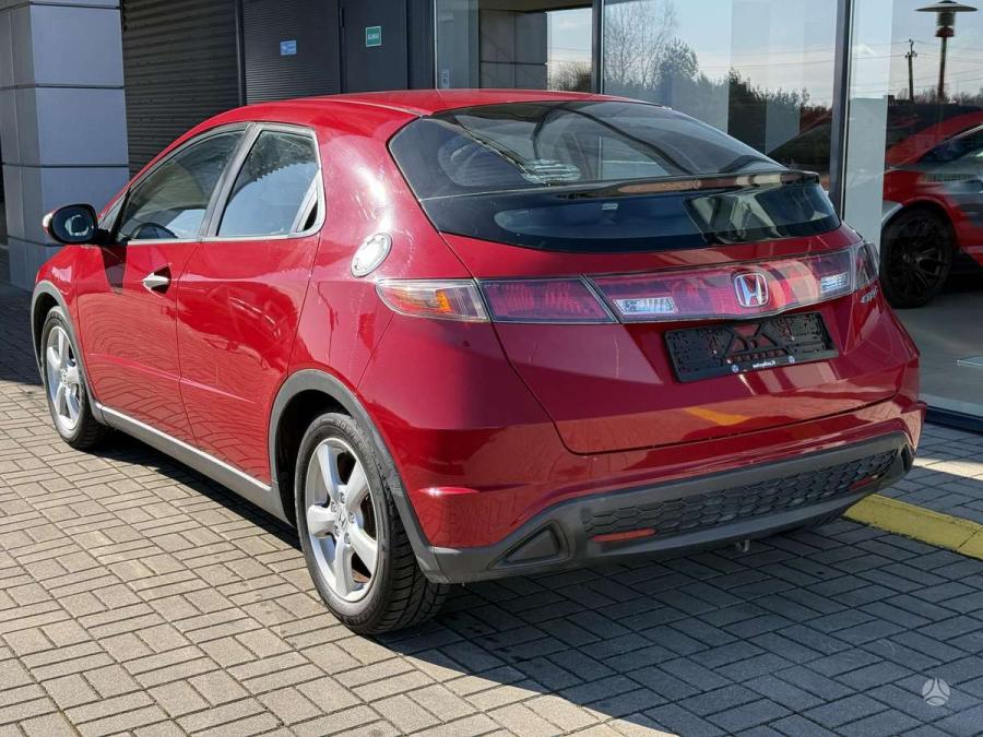 Honda Civic 2009 in Vilnius, with an engine capacity of 1.34 L and mileage of 190 thousand km for 4999 €, photo 5 on AUTOMOTO.COM.LV