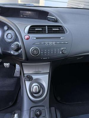 Honda Civic 2009 in Vilnius, with an engine capacity of 1.34 L and mileage of 190 thousand km for 4999 €, photo 15 on AUTOMOTO.COM.LV