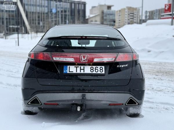 Honda Civic 2010 Viļņa, ar dzinēja tilpumu 1.40 L un nobraukumu 281 tūkst. km par 1380 €, foto 5 vietnē AUTOMOTO.COM.LV