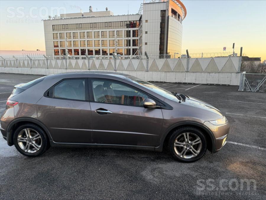 Honda Civic 2011 Rīga, ar dzinēja tilpumu 1.40 L un nobraukumu 306 tūkst. km par 3100 €, foto 3 vietnē AUTOMOTO.COM.LV