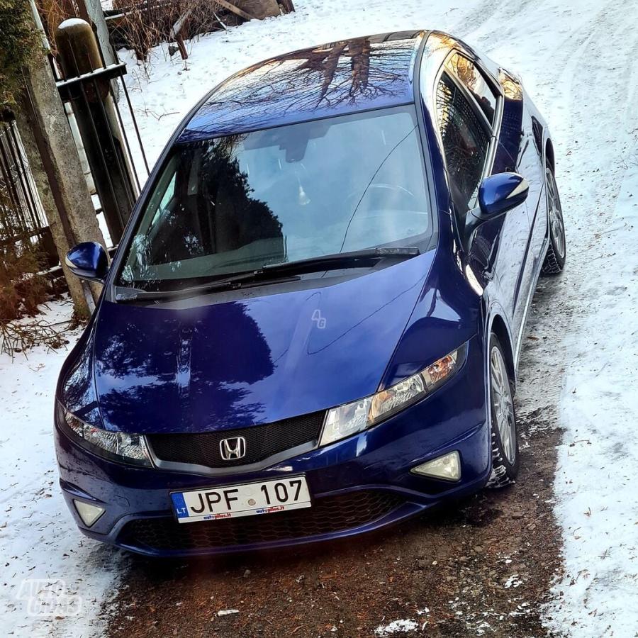 Honda Civic 2011 in Jonava, with an engine capacity of 2.20 L and mileage of 266 thousand km for 2500 €, photo 1 on AUTOMOTO.COM.LV