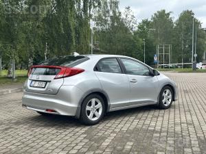 Honda Civic 2013 Rīga, ar dzinēja tilpumu 1.80 L un nobraukumu 207 tūkst. km par 6800 €, foto 5 vietnē AUTOMOTO.COM.LV