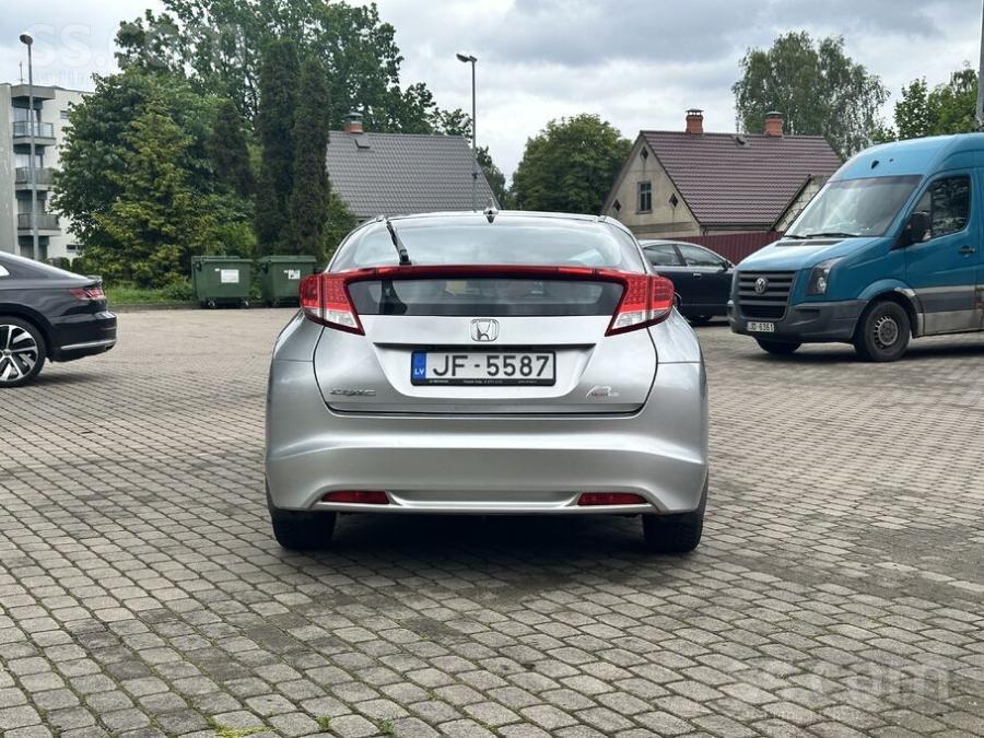 Honda Civic 2013 Rīga, ar dzinēja tilpumu 1.80 L un nobraukumu 207 tūkst. km par 6800 €, foto 6 vietnē AUTOMOTO.COM.LV