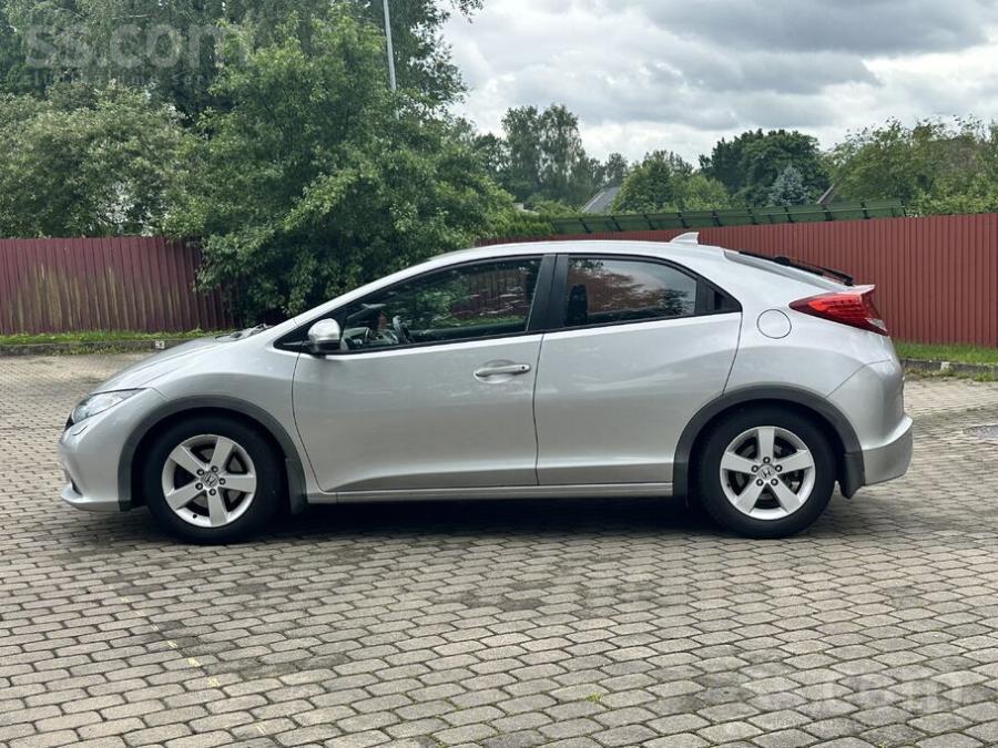 Honda Civic 2013 Rīga, ar dzinēja tilpumu 1.80 L un nobraukumu 207 tūkst. km par 6800 €, foto 8 vietnē AUTOMOTO.COM.LV