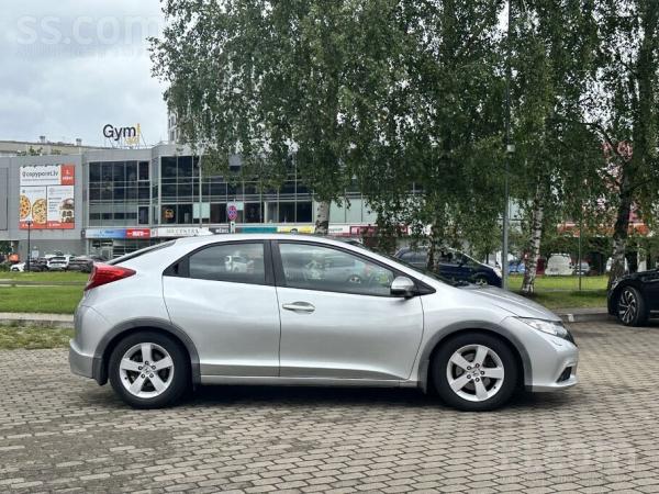 Honda Civic 2013 Rīga, ar dzinēja tilpumu 1.80 L un nobraukumu 207 tūkst. km par 6800 €, foto 4 vietnē AUTOMOTO.COM.LV