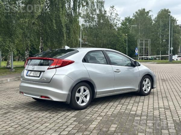 Honda Civic 2013 Rīga, ar dzinēja tilpumu 1.80 L un nobraukumu 207 tūkst. km par 6800 €, foto 5 vietnē AUTOMOTO.COM.LV