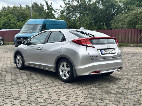 Honda Civic 2013 Rīga, ar dzinēja tilpumu 1.80 L un nobraukumu 207 tūkst. km par 6800 €, foto 7 vietnē AUTOMOTO.COM.LV