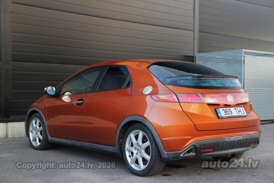 Orange Honda Civic 2009 in Tartu, with an engine capacity of 1.80 L and mileage of 210 thousand km for 2750 €, photo 6 on AUTOMOTO.COM.LV