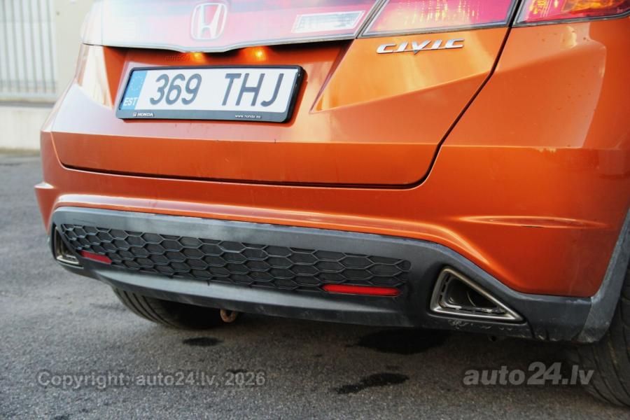 Orange Honda Civic 2009 in Tartu, with an engine capacity of 1.80 L and mileage of 210 thousand km for 2750 €, photo 8 on AUTOMOTO.COM.LV