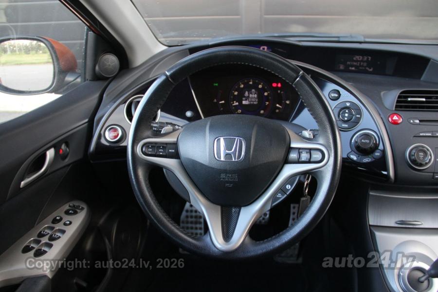 Orange Honda Civic 2009 in Tartu, with an engine capacity of 1.80 L and mileage of 210 thousand km for 2750 €, photo 11 on AUTOMOTO.COM.LV