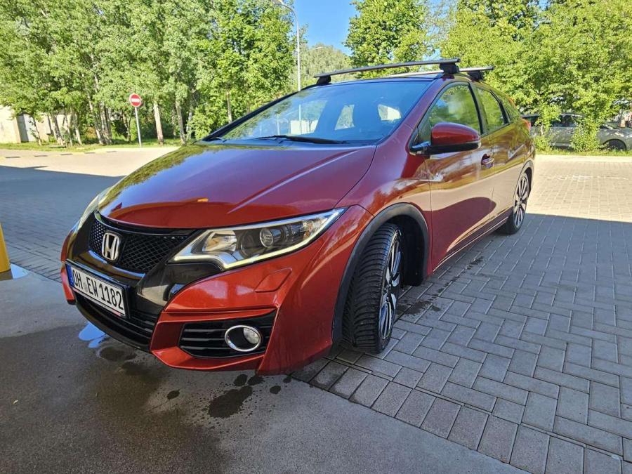 Orange Honda Civic 2015 in Radviliskis, with an engine capacity of 1.60 L and mileage of 290 thousand km for 3900 €, photo 1 on AUTOMOTO.COM.LV