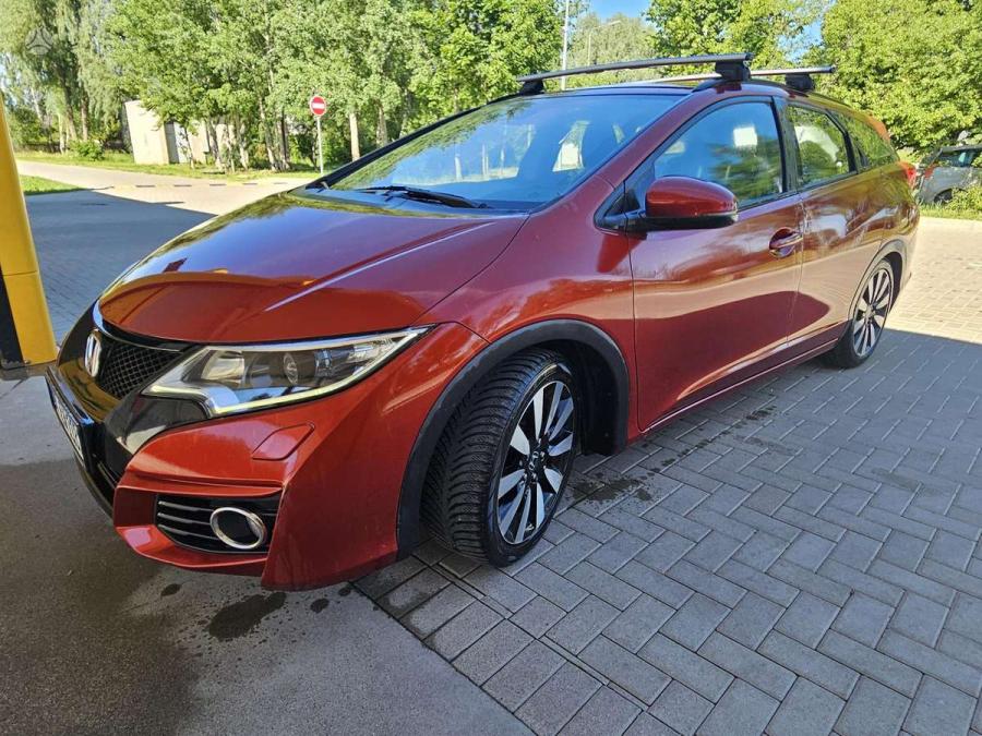 Orange Honda Civic 2015 in Radviliskis, with an engine capacity of 1.60 L and mileage of 290 thousand km for 3900 €, photo 3 on AUTOMOTO.COM.LV