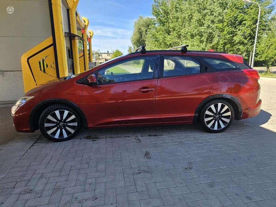 Orange Honda Civic 2015 in Radviliskis, with an engine capacity of 1.60 L and mileage of 290 thousand km for 3900 €, photo 4 on AUTOMOTO.COM.LV