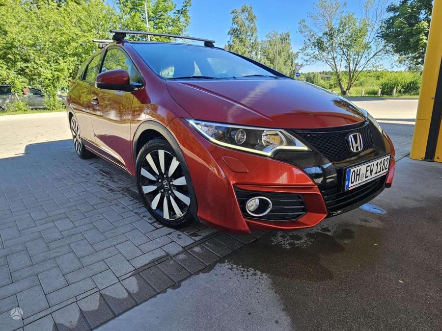 Orange Honda Civic 2015 in Radviliskis, with an engine capacity of 1.60 L and mileage of 290 thousand km for 3900 €, photo 9 on AUTOMOTO.COM.LV