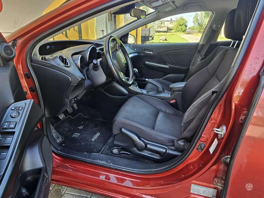Orange Honda Civic 2015 in Radviliskis, with an engine capacity of 1.60 L and mileage of 290 thousand km for 3900 €, photo 14 on AUTOMOTO.COM.LV