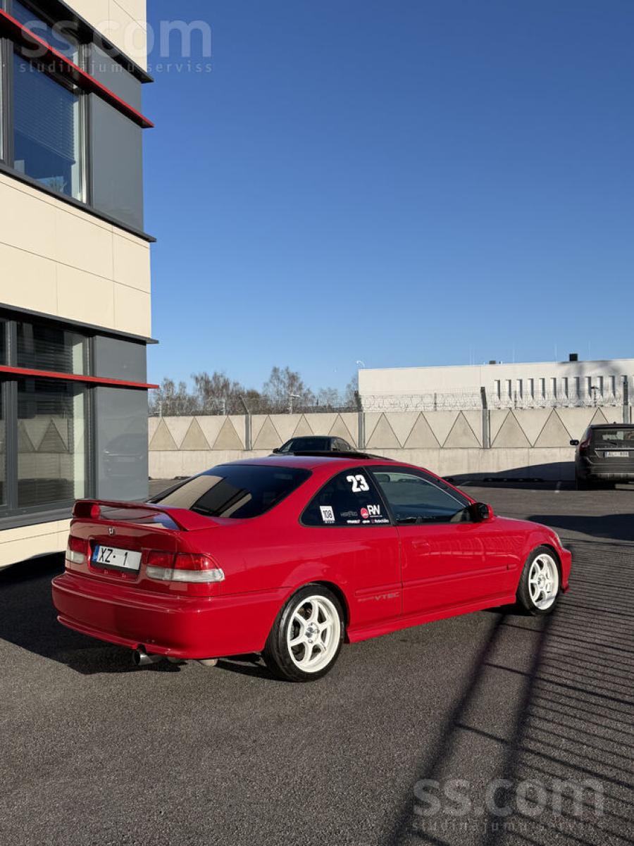 Red Honda Civic 1999 in Riga, with an engine capacity of 1.60 L and mileage of 259 thousand km for 15500 €, photo 4 on AUTOMOTO.COM.LV