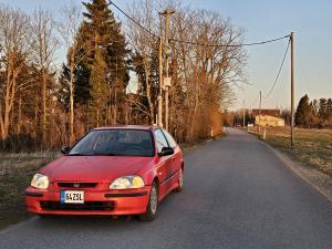 Sarkans Honda Civic 1996 Jehvi, ar dzinēja tilpumu 1.60 L un nobraukumu 257 tūkst. km par 800 €, foto  vietnē AUTOMOTO.COM.LV
