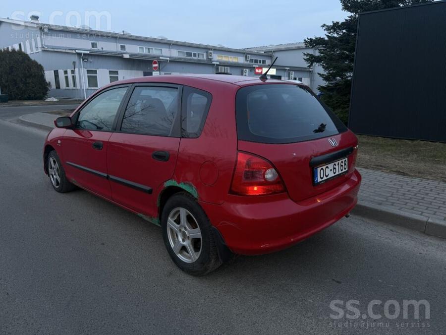 Red Honda Civic 2003 in Riga, with an engine capacity of 1.60 L and mileage of 294 thousand km for 310 €, photo 3 on AUTOMOTO.COM.LV