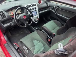 Red Honda Civic 2003 in Riga, with an engine capacity of 2.00 L and mileage of 377 thousand km for 4390 €, photo 4 on AUTOMOTO.COM.LV