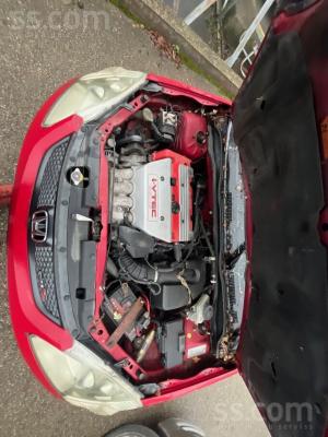 Red Honda Civic 2003 in Riga, with an engine capacity of 2.00 L and mileage of 377 thousand km for 4390 €, photo 6 on AUTOMOTO.COM.LV