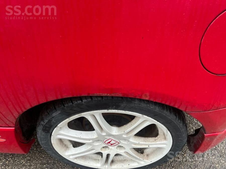 Red Honda Civic 2003 in Riga, with an engine capacity of 2.00 L and mileage of 377 thousand km for 4390 €, photo 9 on AUTOMOTO.COM.LV