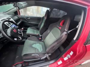 Red Honda Civic 2003 in Riga, with an engine capacity of 2.00 L and mileage of 377 thousand km for 4390 €, photo 11 on AUTOMOTO.COM.LV