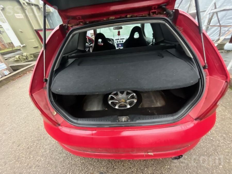 Red Honda Civic 2003 in Riga, with an engine capacity of 2.00 L and mileage of 377 thousand km for 4390 €, photo 12 on AUTOMOTO.COM.LV