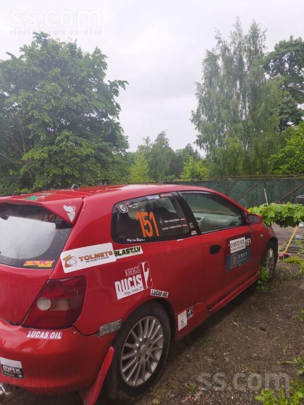 Red Honda Civic 2003 in Valka, with an engine capacity of 1.60 L and mileage of 160 thousand km for 920 €, photo 5 on AUTOMOTO.COM.LV