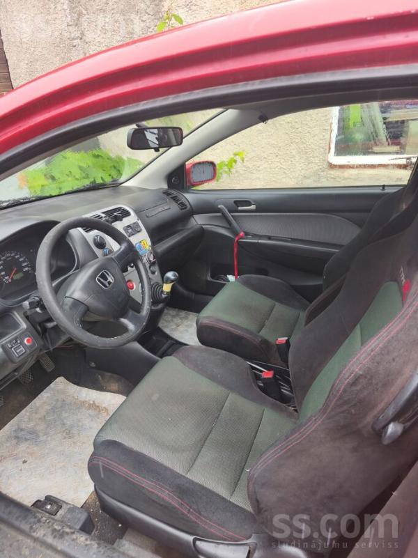 Red Honda Civic 2003 in Valka, with an engine capacity of 1.60 L and mileage of 160 thousand km for 920 €, photo 7 on AUTOMOTO.COM.LV