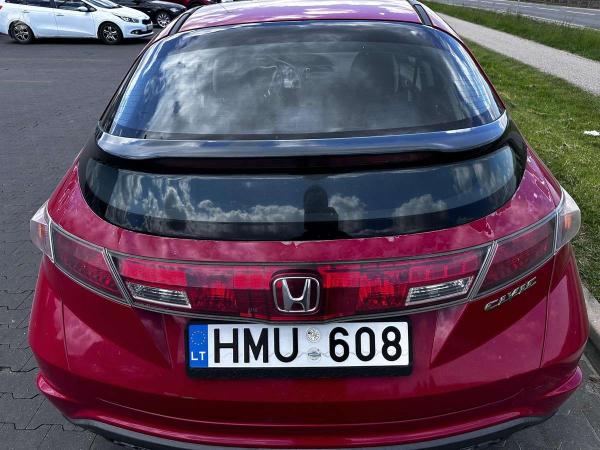 Red Honda Civic 2005 in Vilnius, with an engine capacity of 1.34 L and mileage of 209 thousand km for 1990 €, photo 5 on AUTOMOTO.COM.LV
