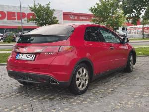 Red Honda Civic 2006 in Riga, with an engine capacity of 1.80 L and mileage of 273 thousand km for 4900 €, photo 4 on AUTOMOTO.COM.LV