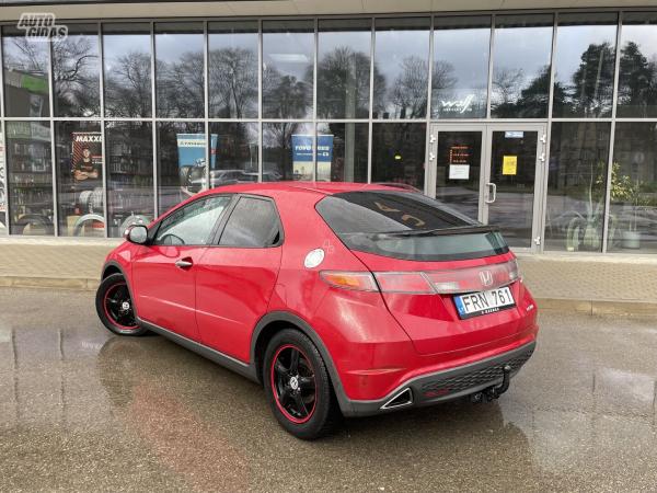 Sarkans Honda Civic 2006 Alīta, ar dzinēja tilpumu 2.20 L un nobraukumu 331 tūkst. km par 1350 €, foto 5 vietnē AUTOMOTO.COM.LV