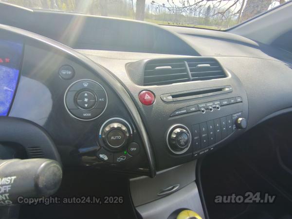 Sarkans Honda Civic 2006 Hāpsalu, ar dzinēja tilpumu 1.30 L un nobraukumu 294 tūkst. km par 1800 €, foto 9 vietnē AUTOMOTO.COM.LV