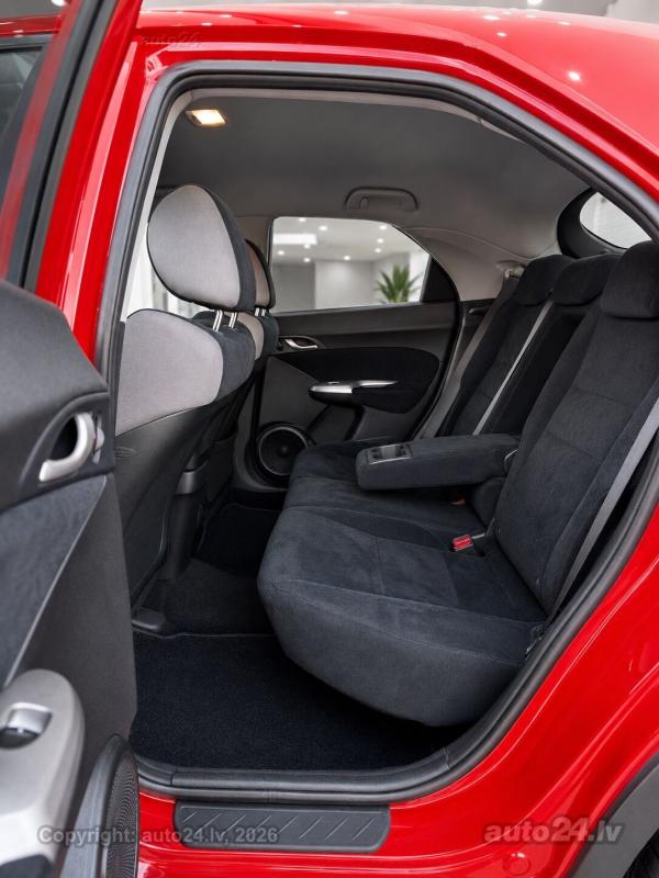 Red Honda Civic 2006 in Tallinn, with an engine capacity of 1.80 L and mileage of 229 thousand km for 1699 €, photo 8 on AUTOMOTO.COM.LV