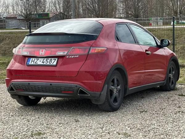 Sarkans Honda Civic 2006 Jelgava, ar dzinēja tilpumu 2.20 L un nobraukumu 330 tūkst. km par 1000 €, foto 4 vietnē AUTOMOTO.COM.LV