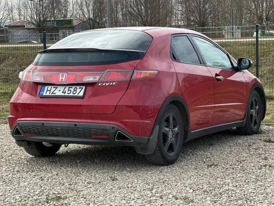Sarkans Honda Civic 2006 Jelgava, ar dzinēja tilpumu 2.20 L un nobraukumu 330 tūkst. km par 1000 €, foto 5 vietnē AUTOMOTO.COM.LV